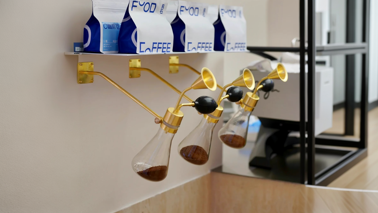 Hanging Wall Glass Smelling Display Rack Brass Bottle SPA Wine Oil ...